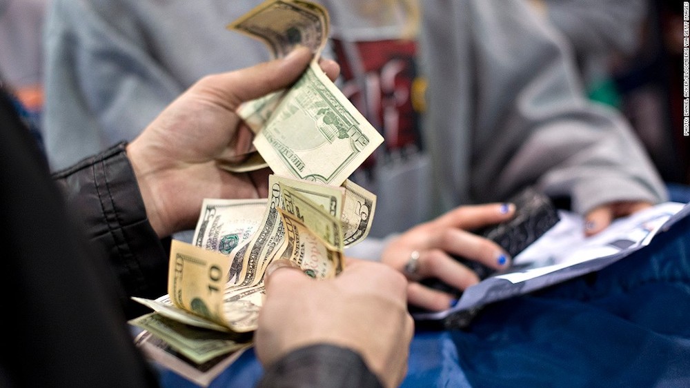 US Consumer Spending Rises