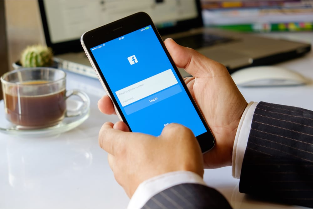 Facebook Targets Biz With New eCommerce App