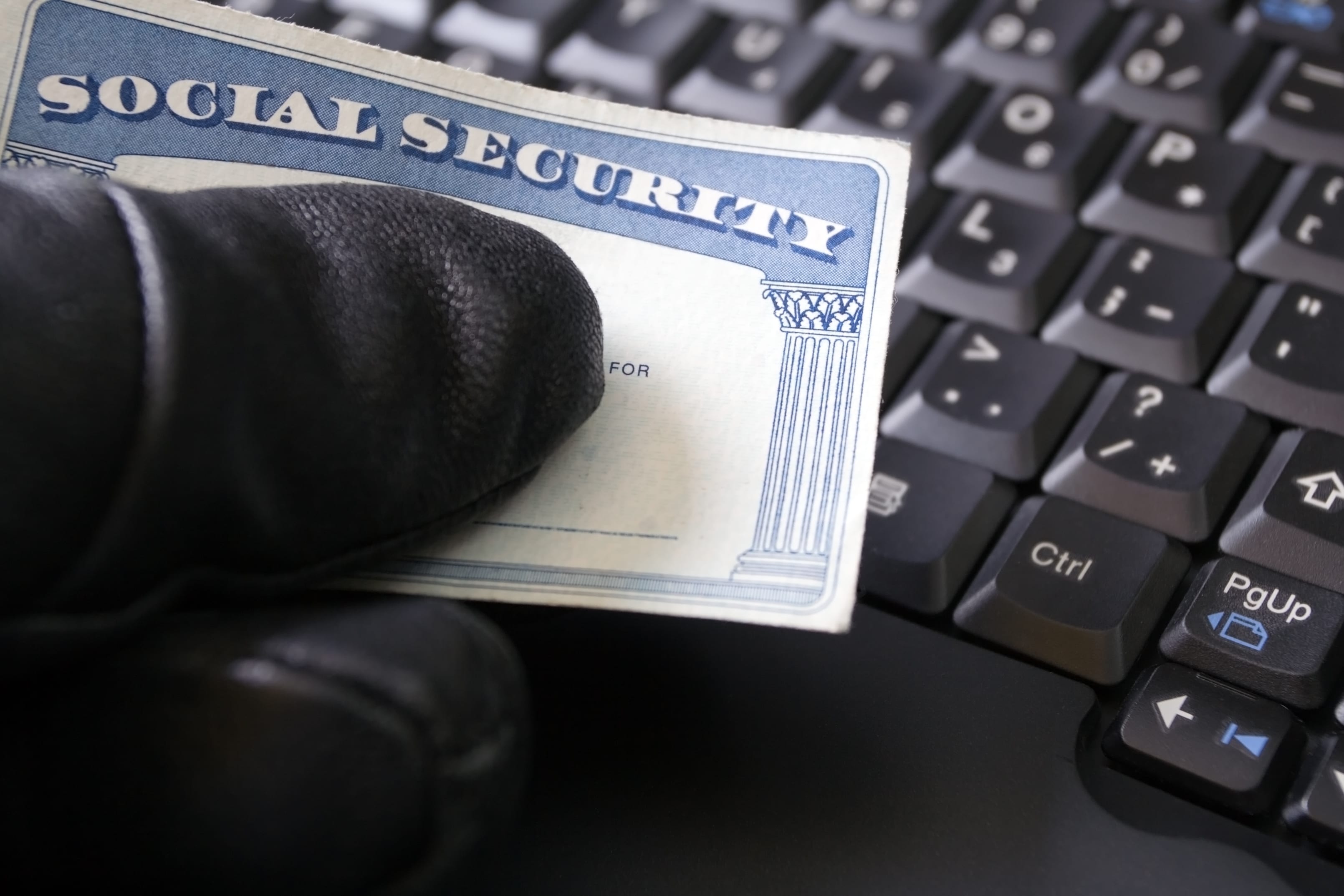 How Banks And Customers Fight Identity Fraud