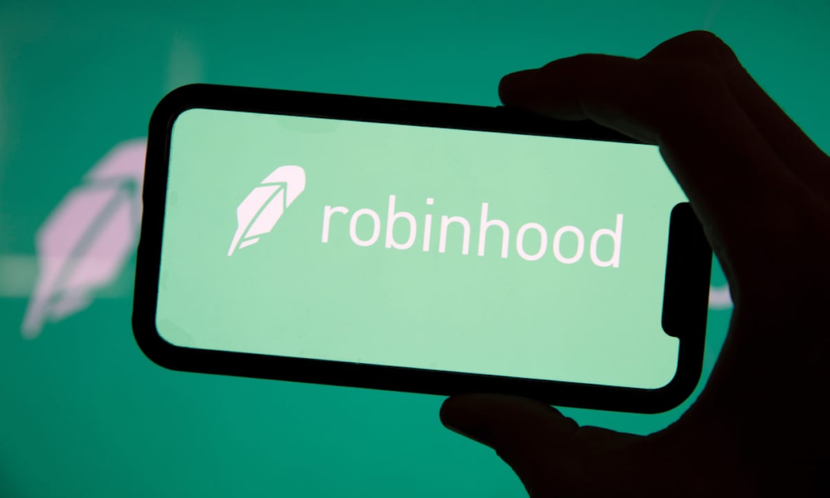 Robinhood Fires Back At Warren Buffett