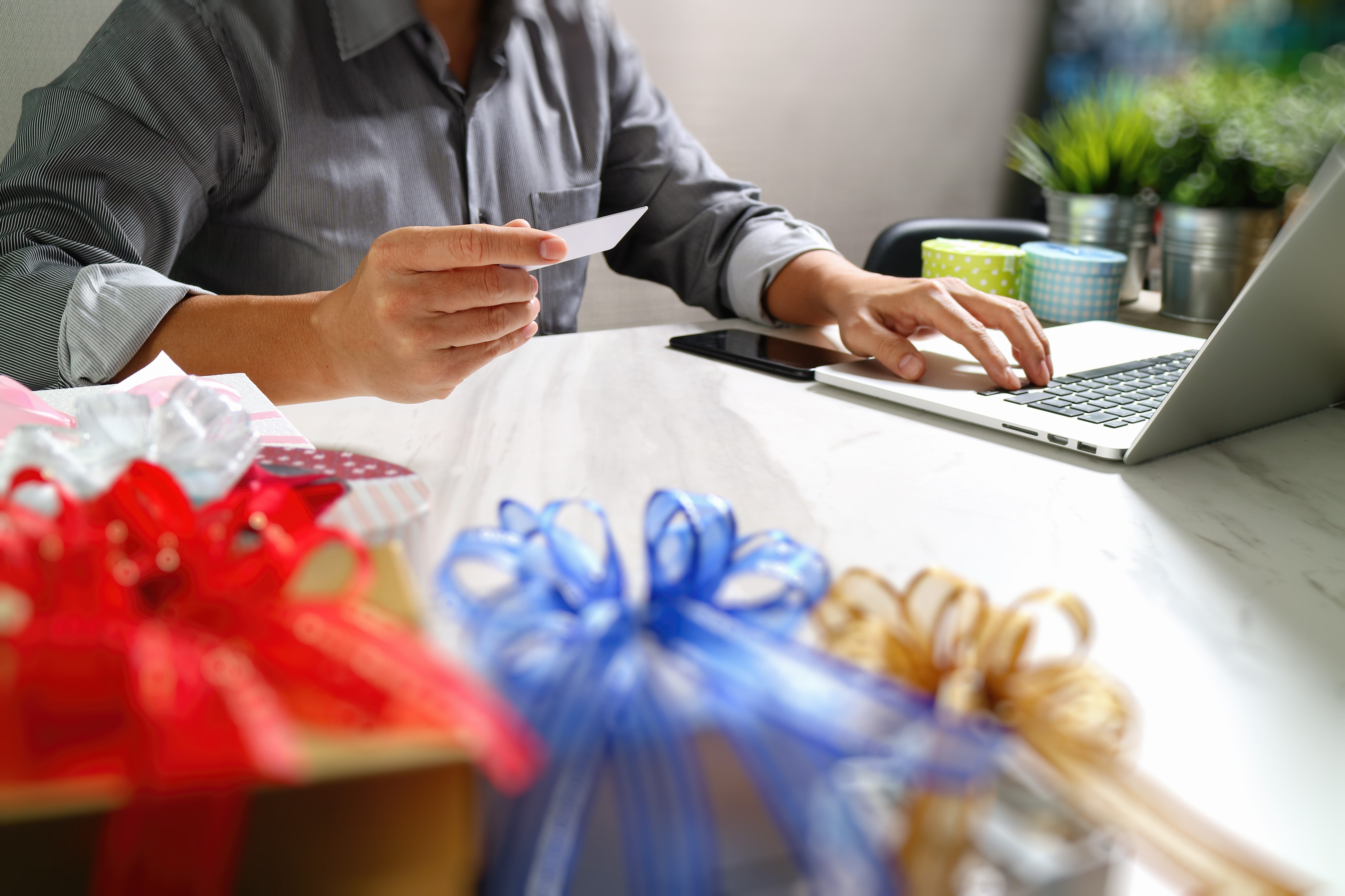 Embracing Digitization For Holiday Shopping