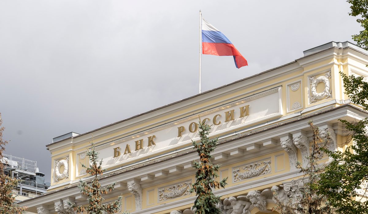 Russians Hoard Cash in Wake of Bank Sanctions