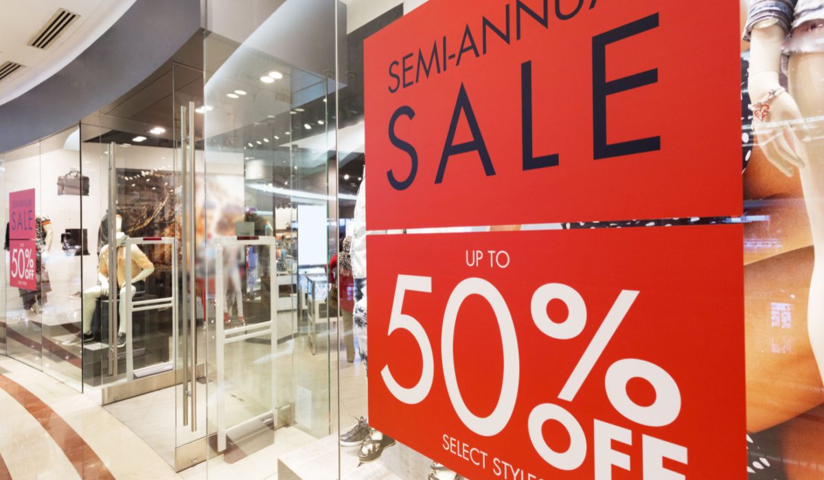 Retail Inventories Swell, Driving Discounts
