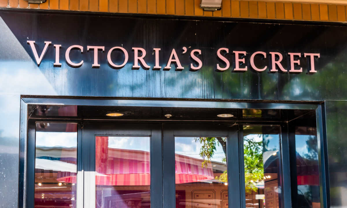 Victoria’s Secret Woos Cautious Customers