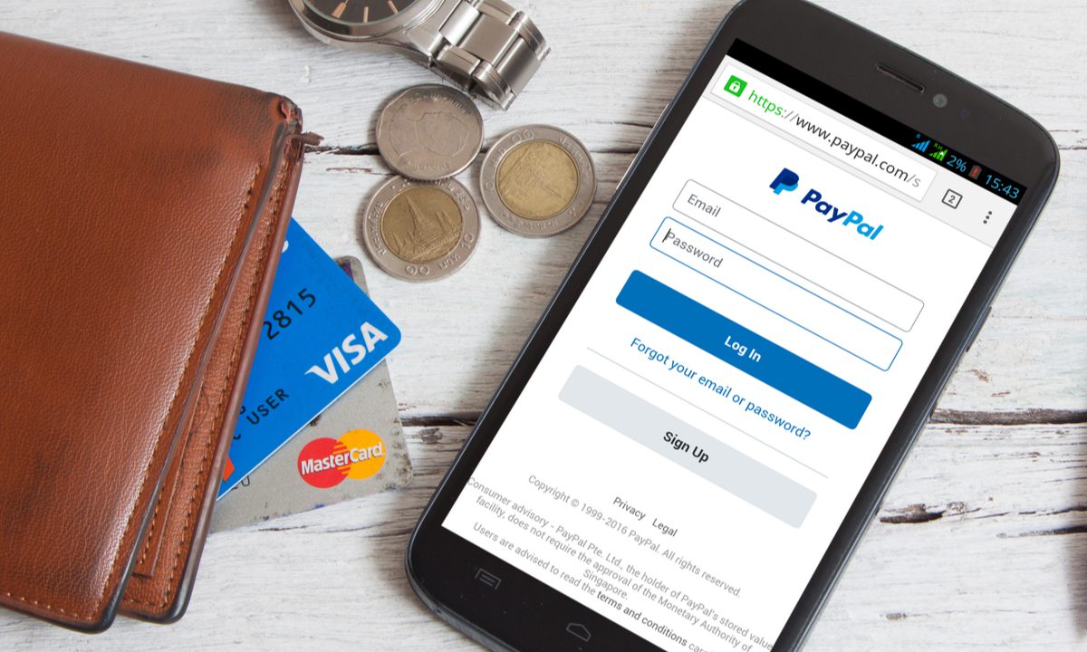 PayPal Is Money-Storing App to Beat for Banks