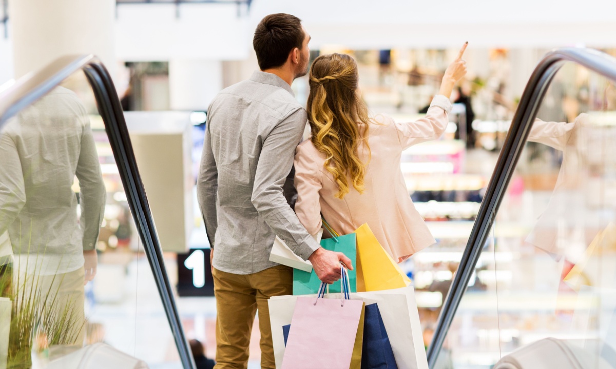 Retailers Eye High-Income Shoppers’ Generous Fashion Budgets