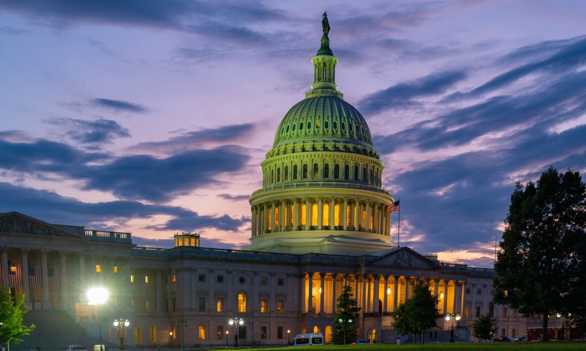 Congress Eyes AI as Finance, Healthcare Struggle With Adoption