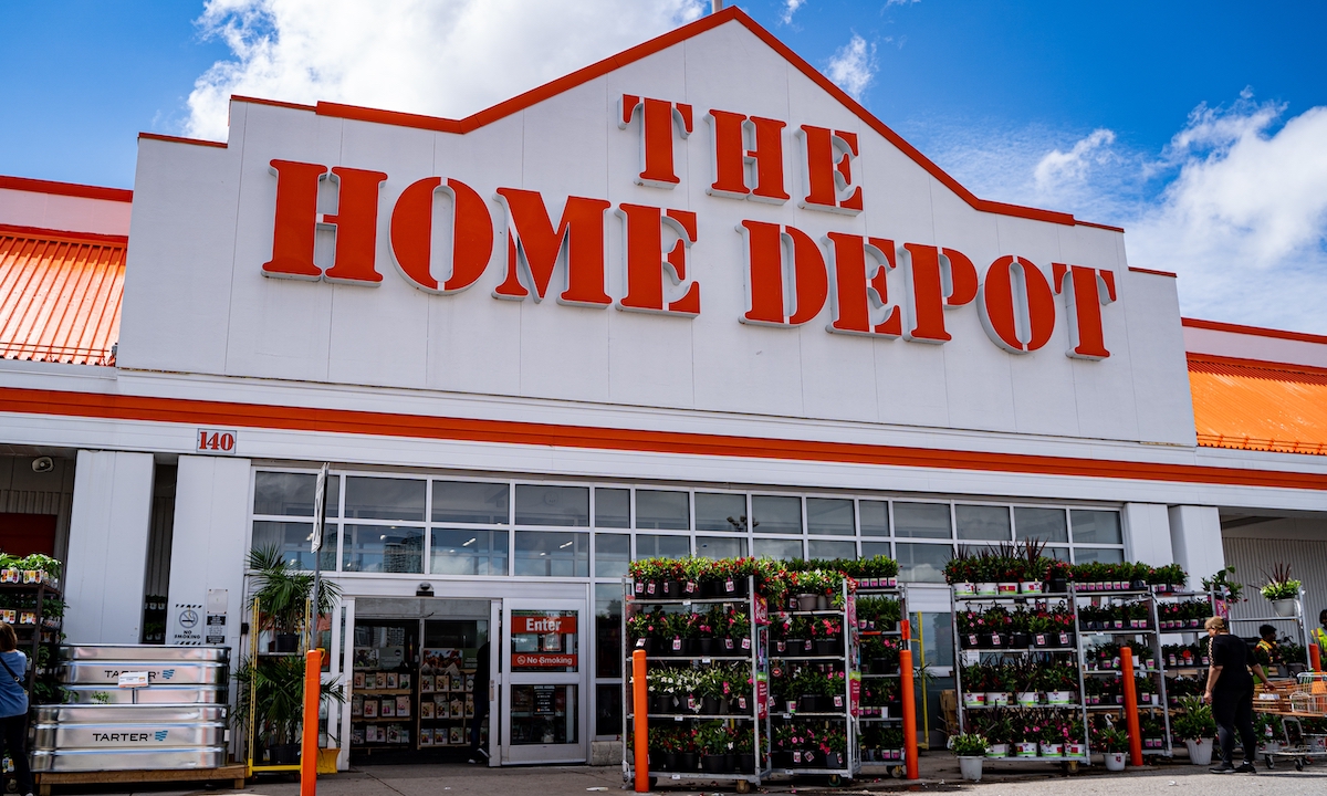 Home Depot Targets $450B Pro Market With Digital, Distribution