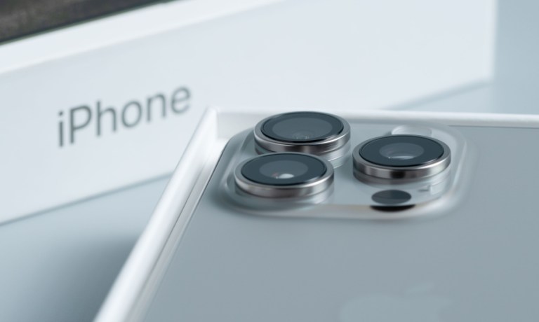 Apple Plans 3-Year iPhone Revamp