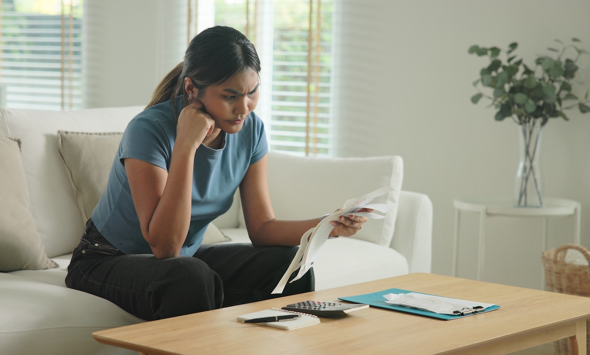 Cash Cushions Dwindle for US Consumers as Savings Rate Dips